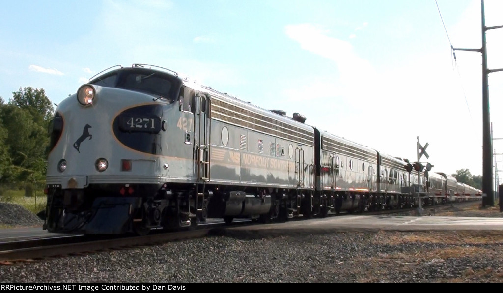 NS 956 Office Car Special led by NS F9A 4271